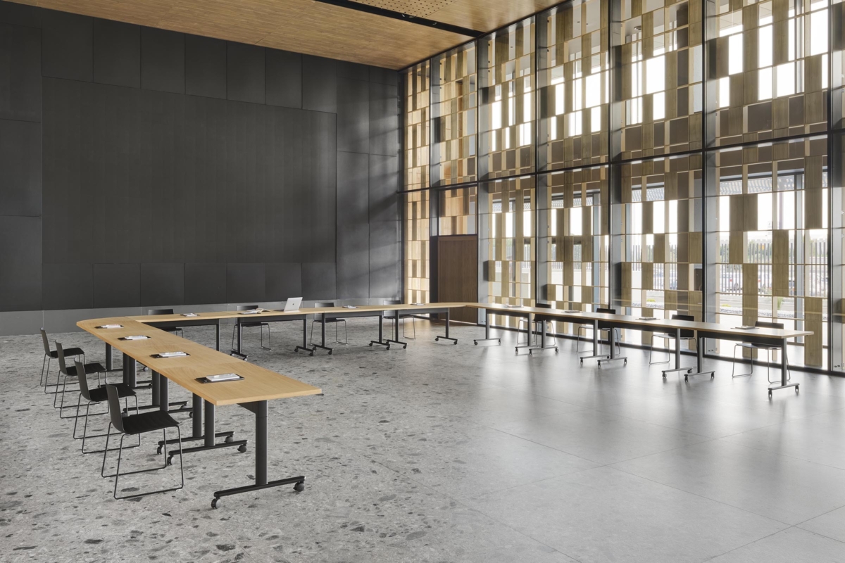 Andreu World Connect Table | Office Snapshots