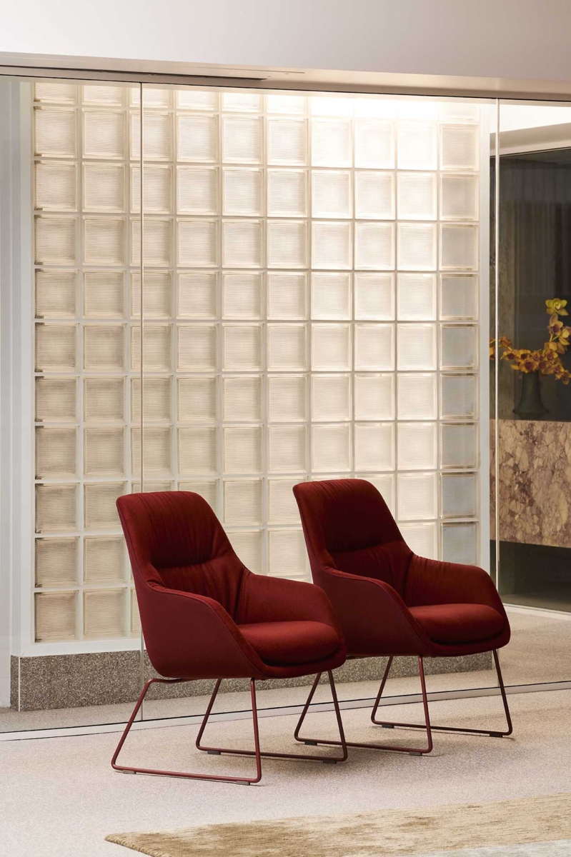 Zenith Jac Sled Armchair | Office Snapshots