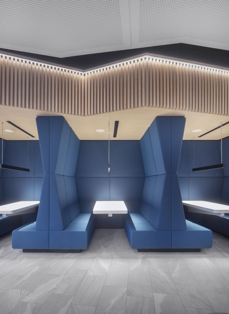 Continental Corporate Headquarters - Hanover | Office Snapshots