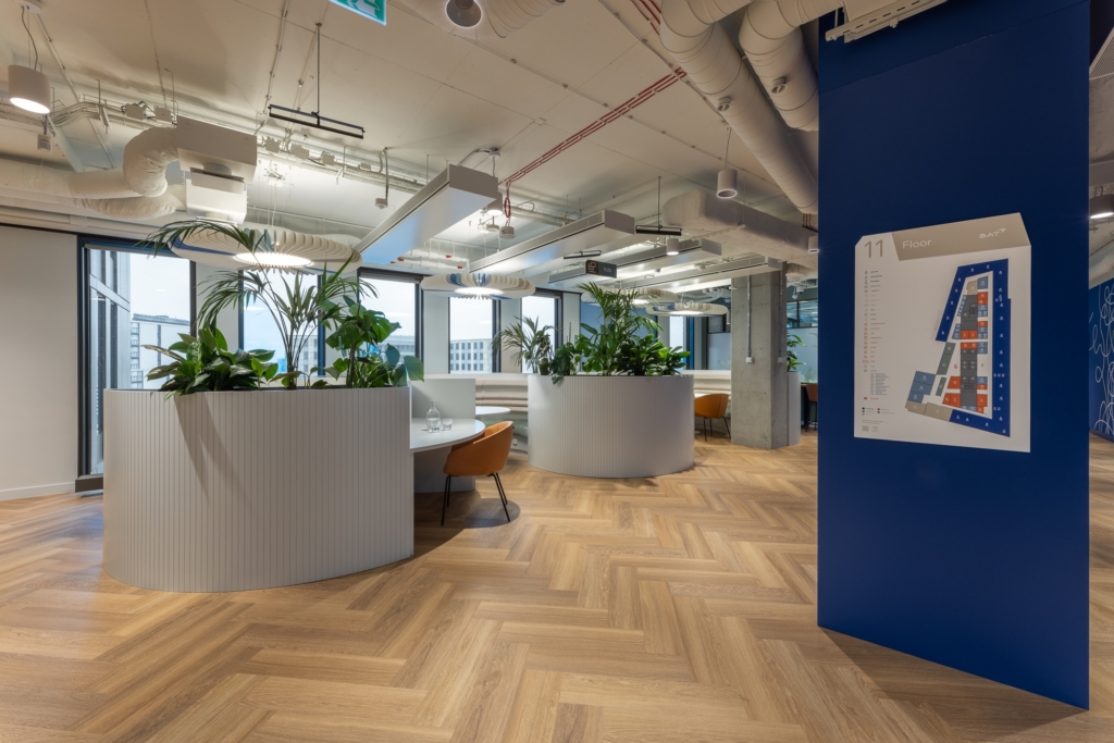 W środku | Photographer | Office Snapshots