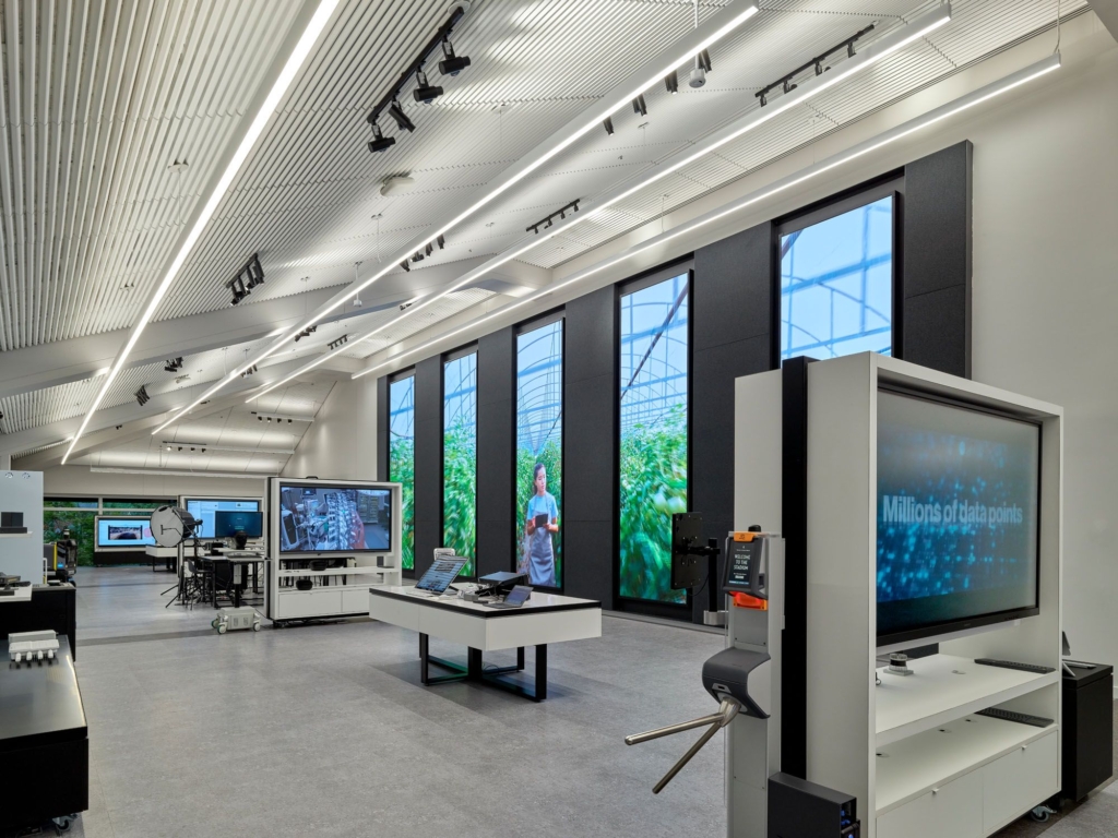 Confidential Communications Technology Company Offices | Office Snapshots