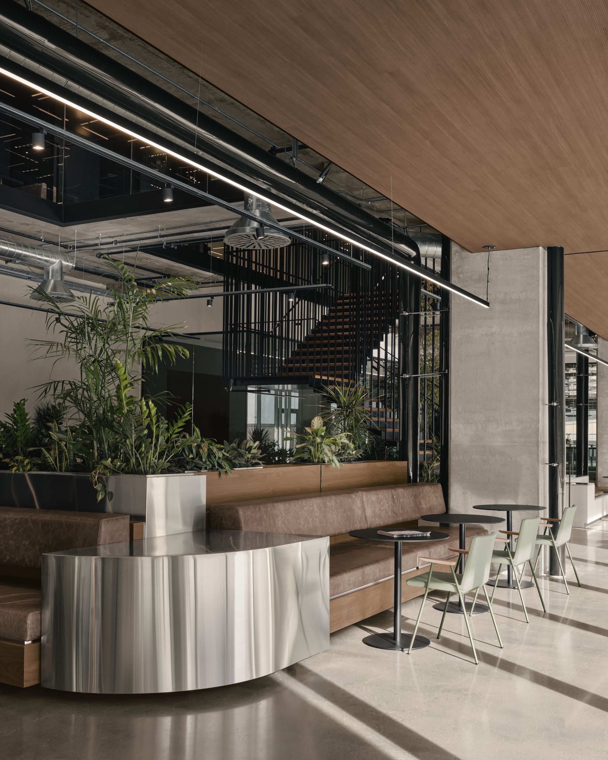 Groupe Montoni Offices - Laval | Office Snapshots