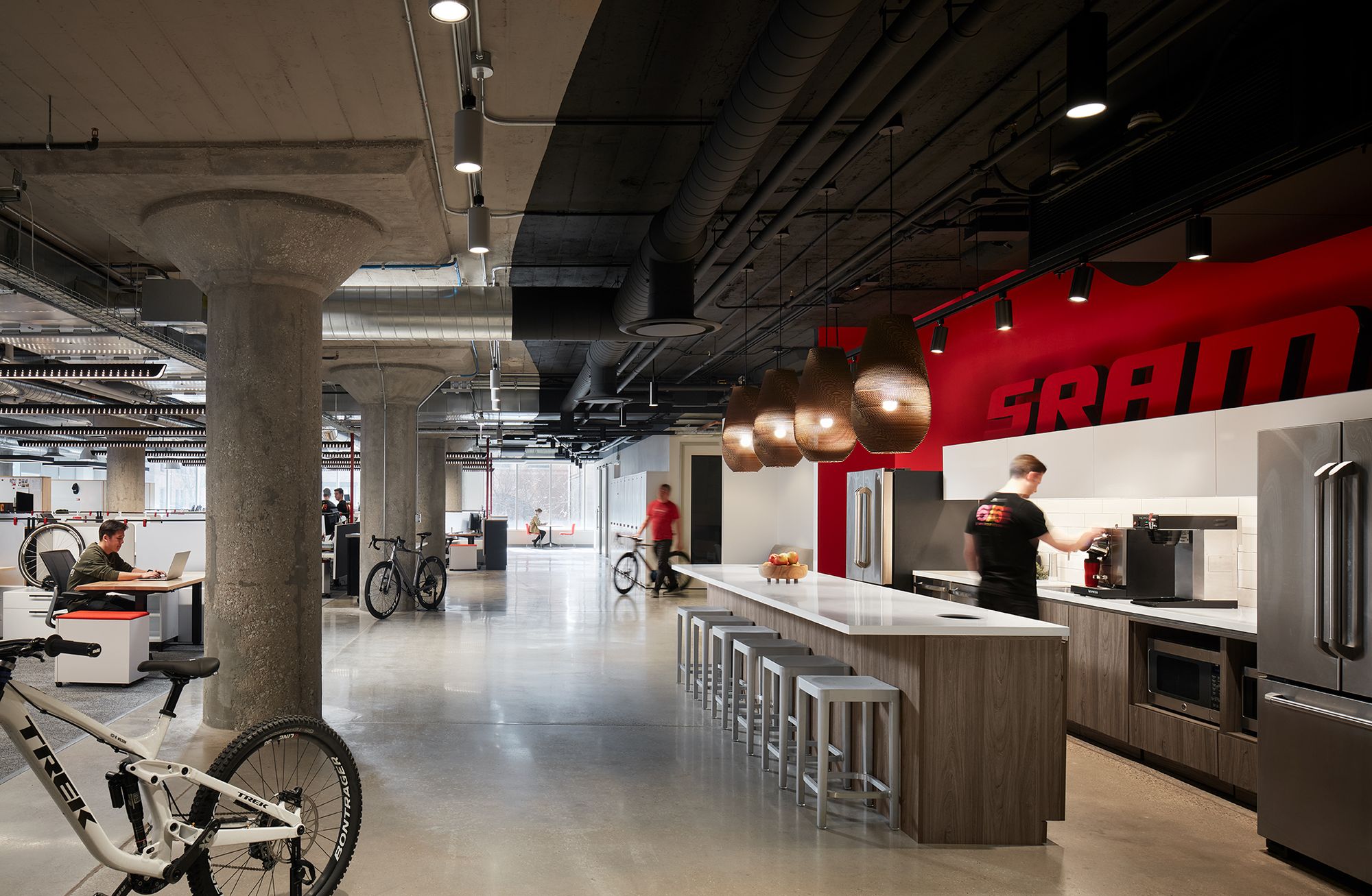 SRAM Offices - Chicago | Office Snapshots