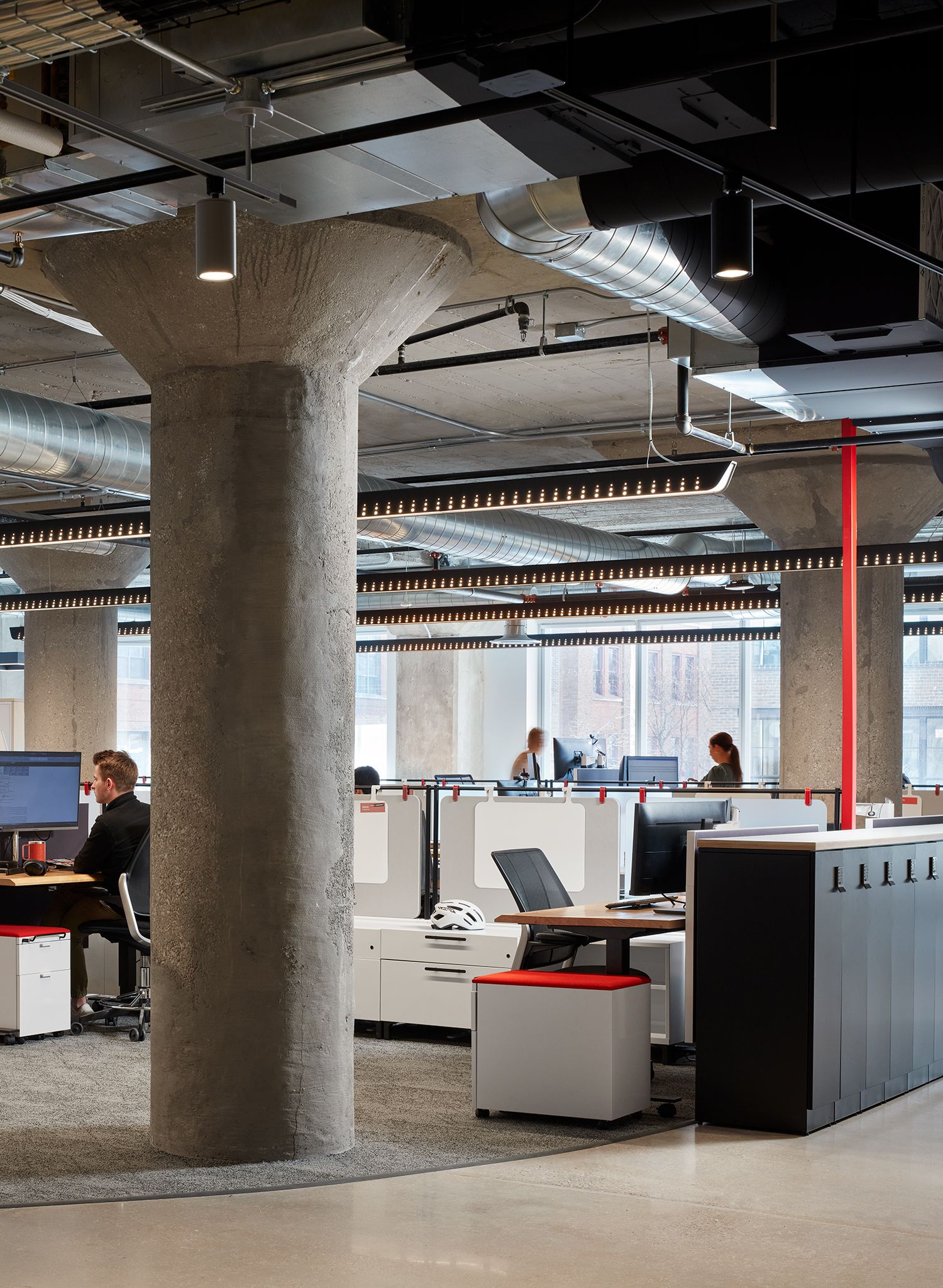 SRAM Offices - Chicago | Office Snapshots