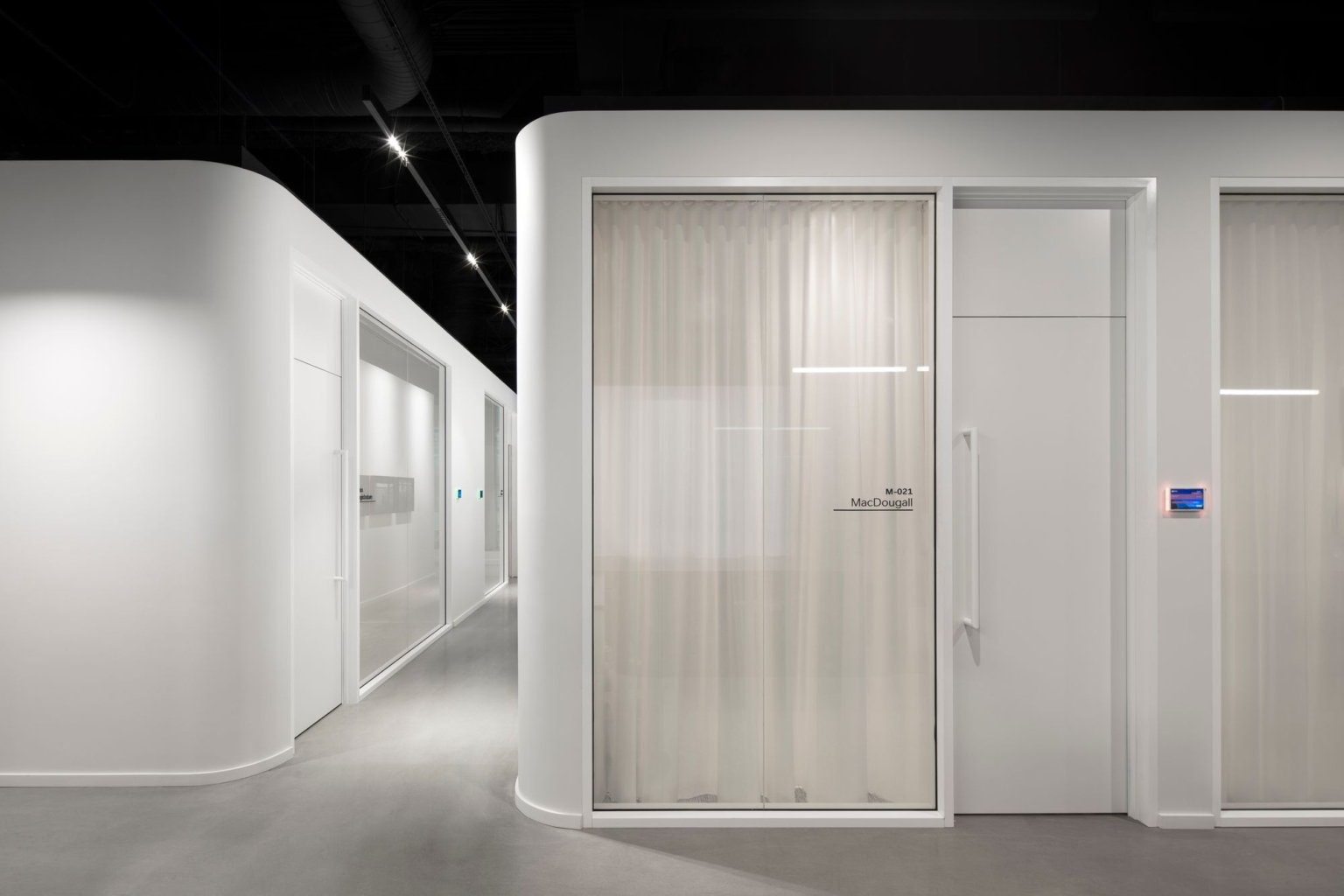 McCarthy Tétrault Law Offices - Montreal | Office Snapshots