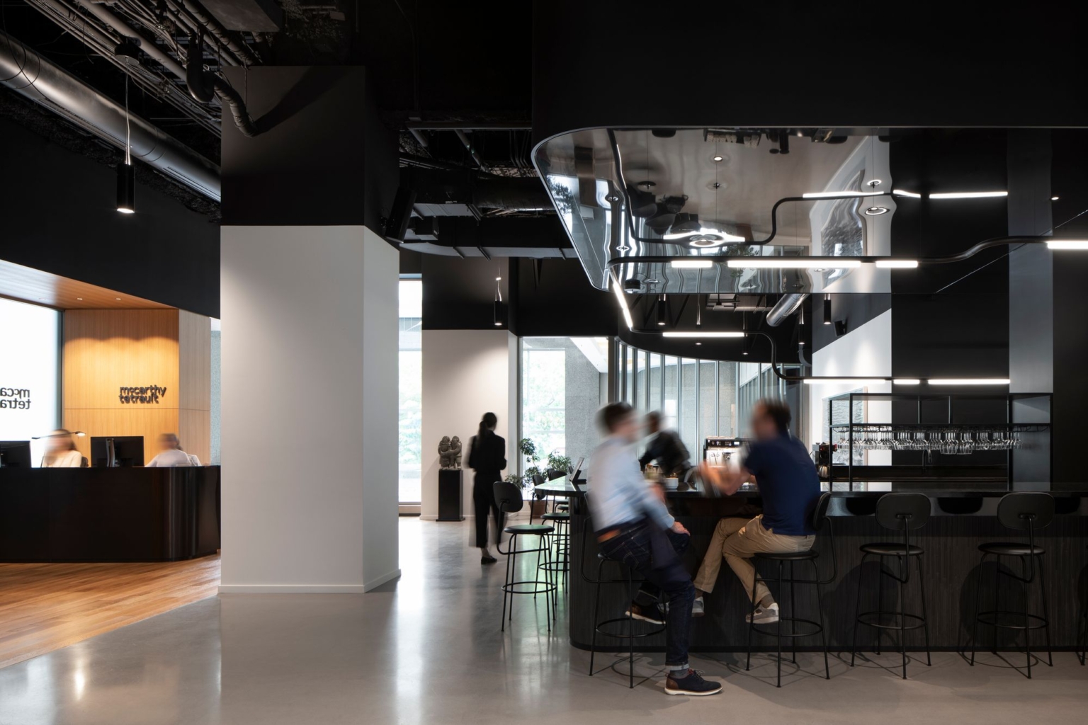 McCarthy Tétrault Law Offices - Montreal | Office Snapshots