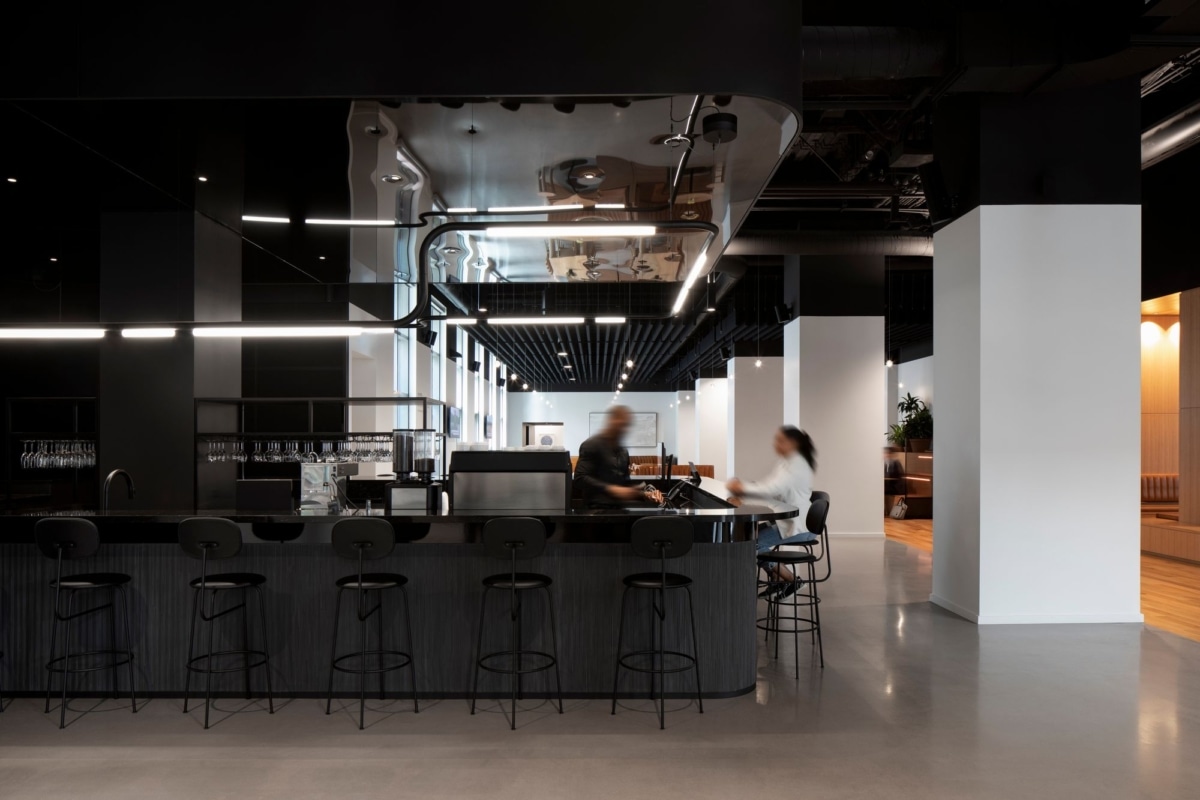 McCarthy Tétrault Law Offices - Montreal | Office Snapshots