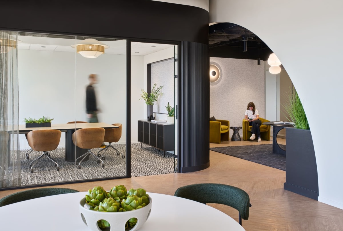 425 Financial Spec Suites - Chicago | Office Snapshots