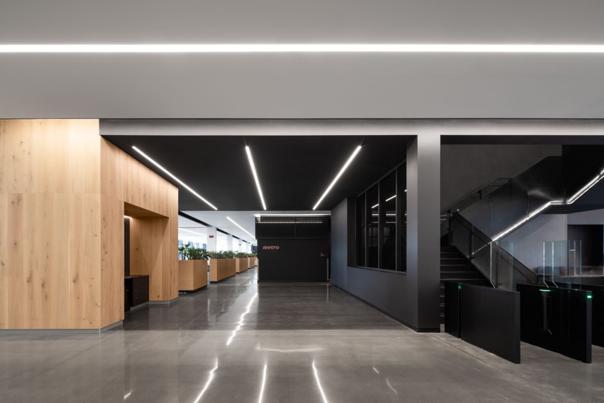 METRO Distribution Centre and Offices - Montreal | Office Snapshots