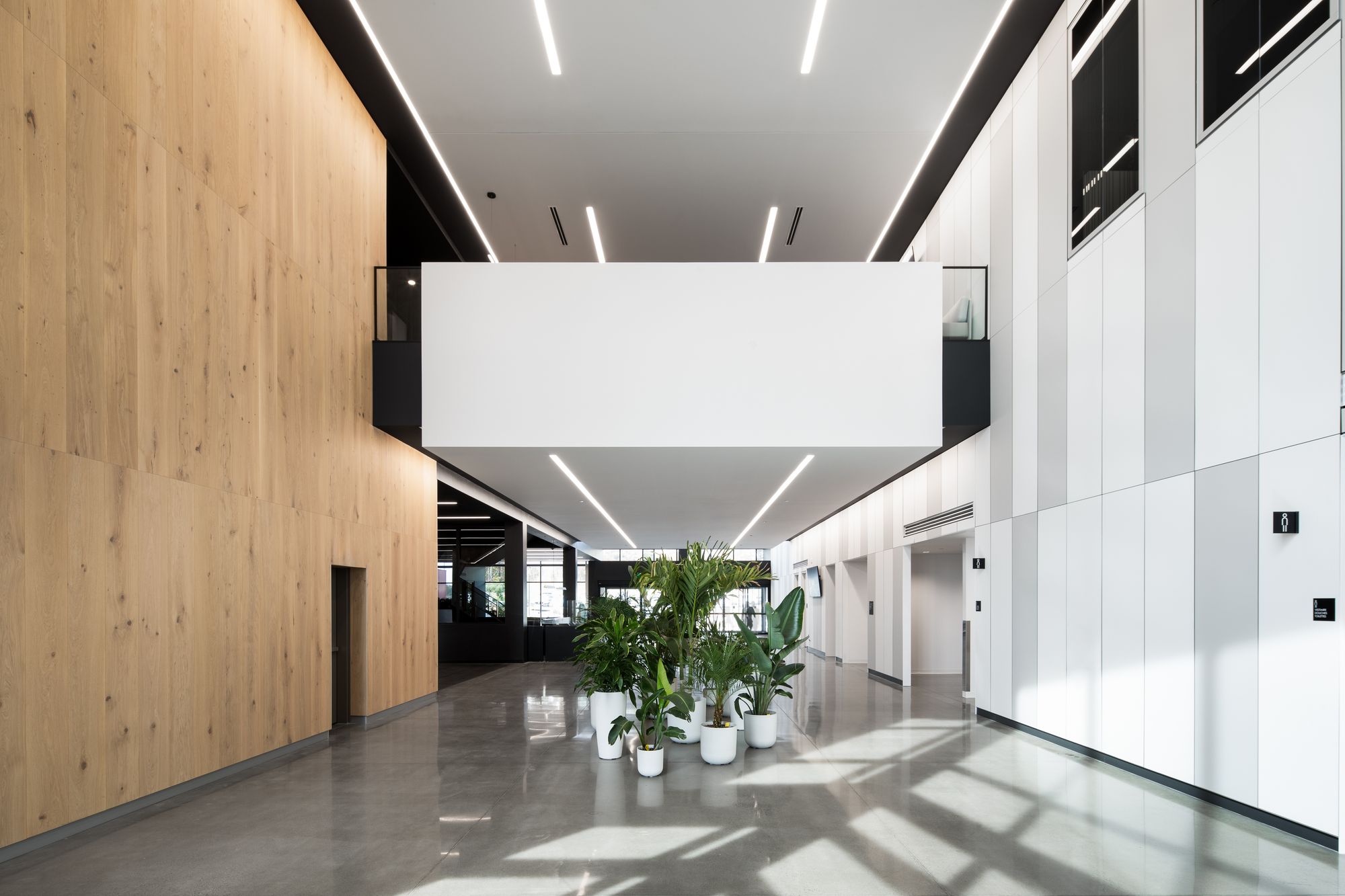 METRO Distribution Centre and Offices - Montreal | Office Snapshots