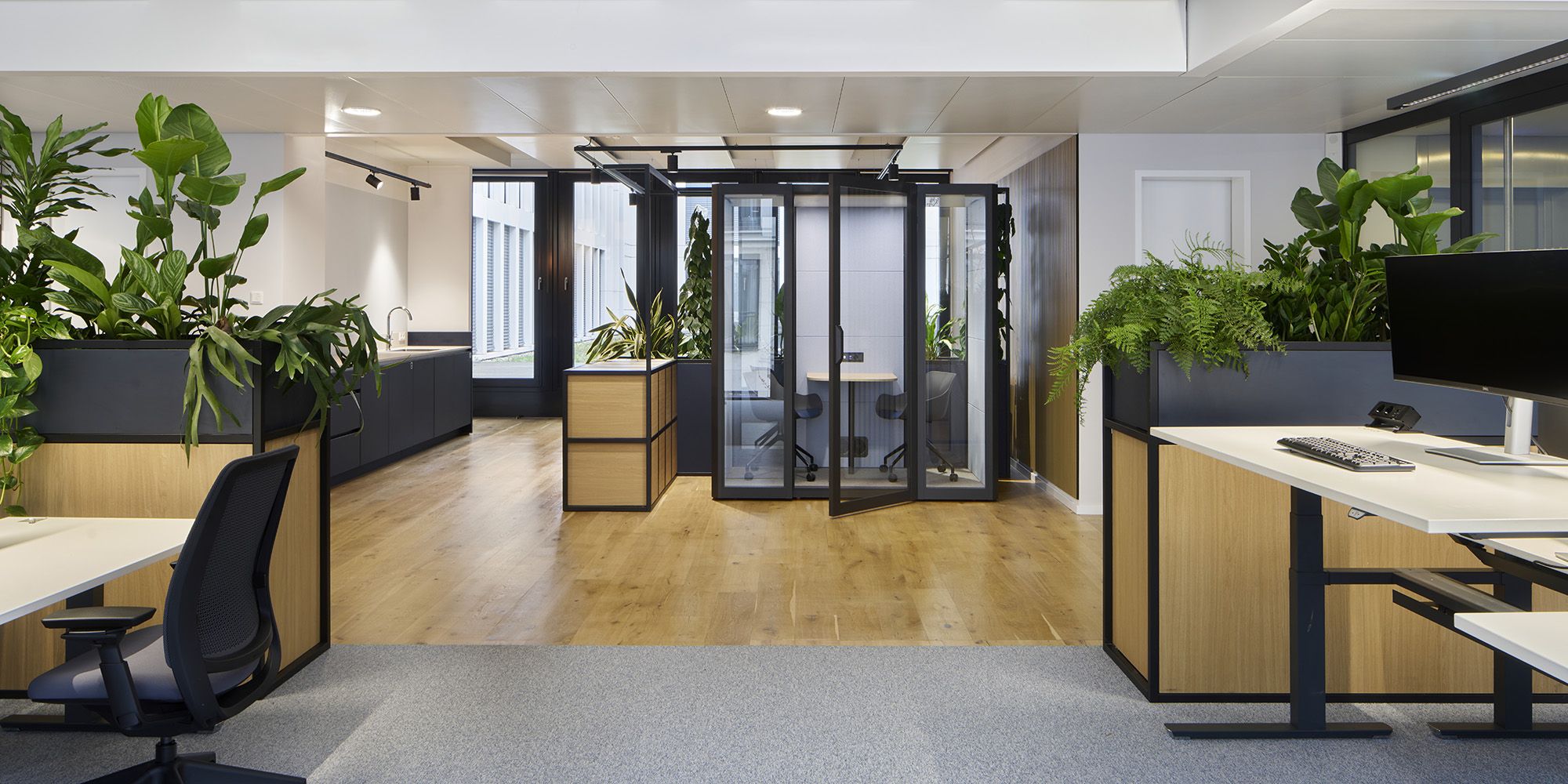 DLL Offices - Dusseldorf | Office Snapshots