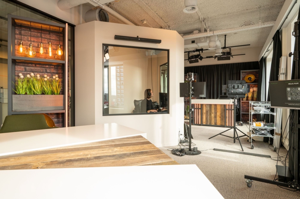 Neprom and WoningBouwersNL Offices - The Hague | Office Snapshots