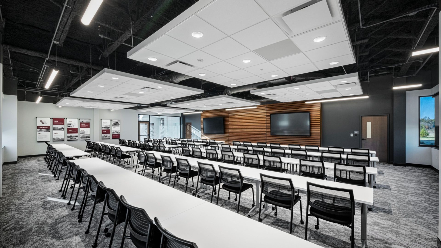 Bippus State Bank Offices- Huntington | Office Snapshots