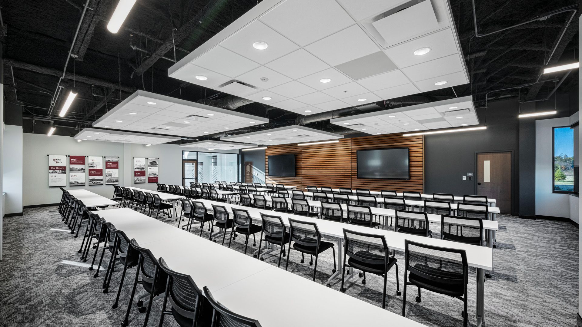 Bippus State Bank Offices- Huntington | Office Snapshots