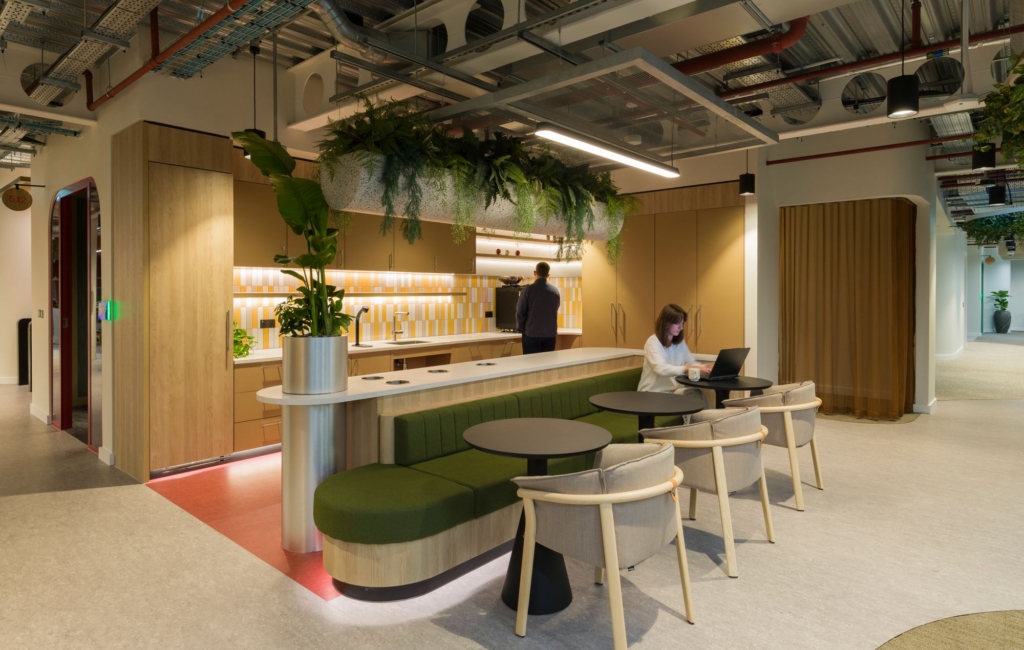 Virgin Media O2 Offices - Manchester | Office Snapshots